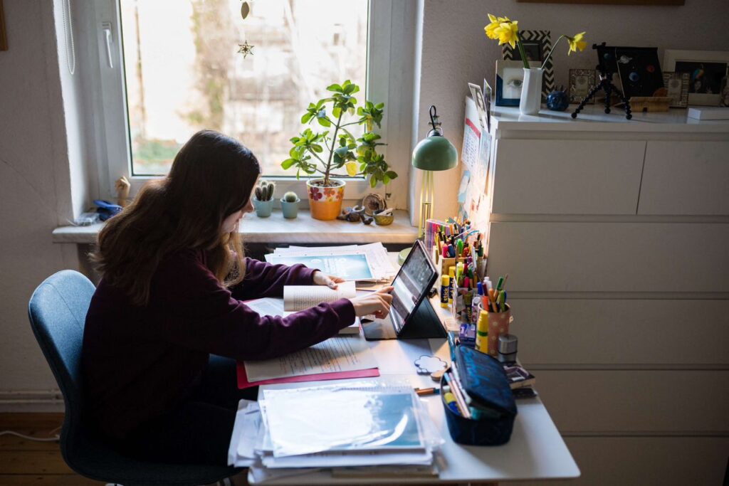 How To Study For Long Hours At Night Without Sleeping Off